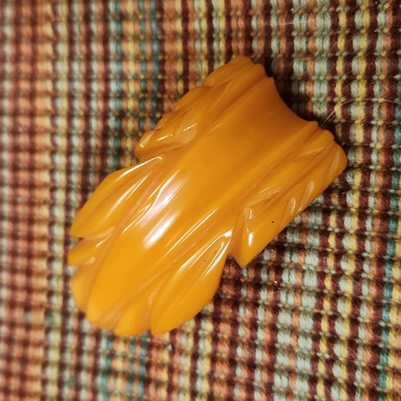 Jewelry | Vintage Carved Bakelite Fur Clip | Poshmark